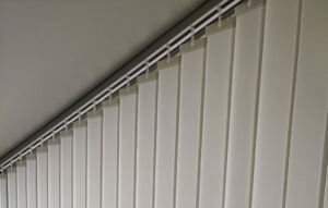 Gardiner til skrå vinduer I Spar op til 30% I Gardinbus.com